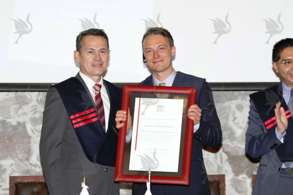 Profesor Honorario Visitante Josh Haner