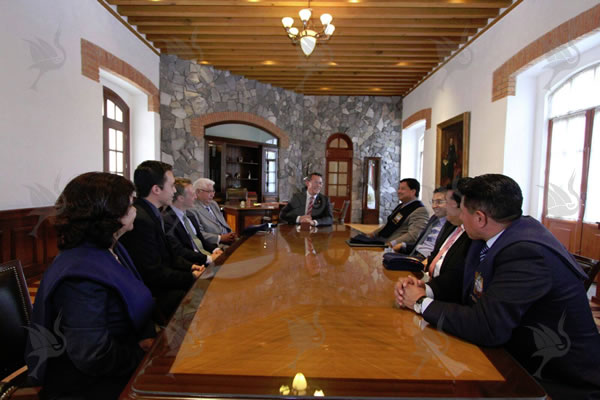 Profesor Honorario Visitante Josh Haner