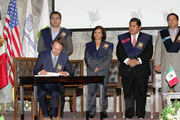 Profesor Honorario Visitante Josh Haner